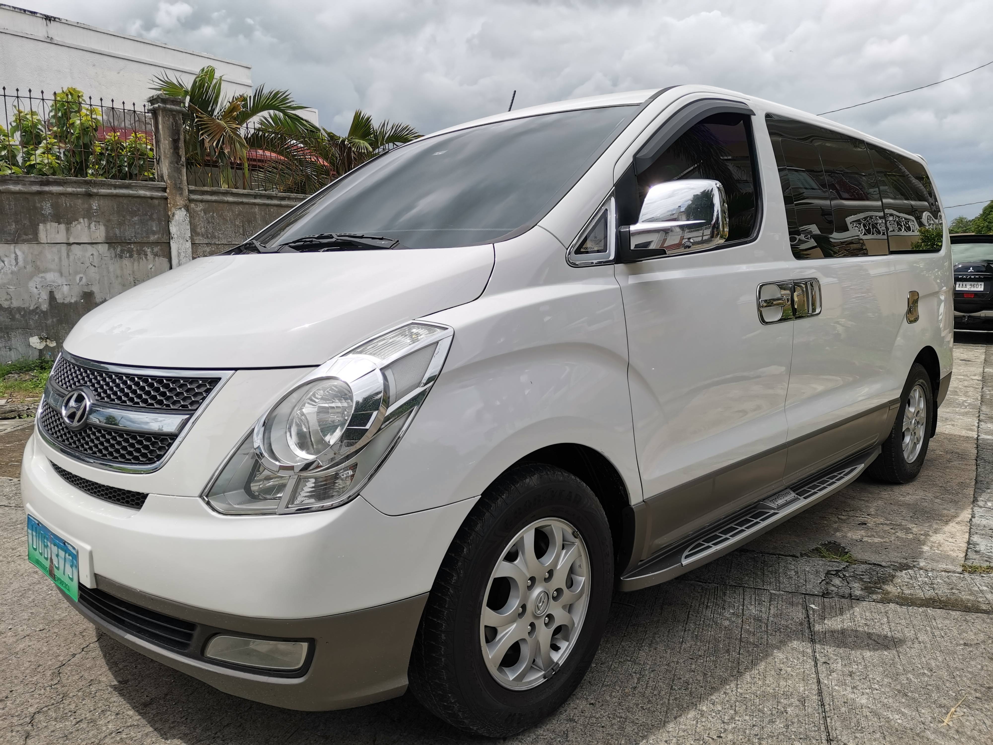 Toyota Hiace GL Grandia Tourer A/T 2021 Specs & Price in Philippines
