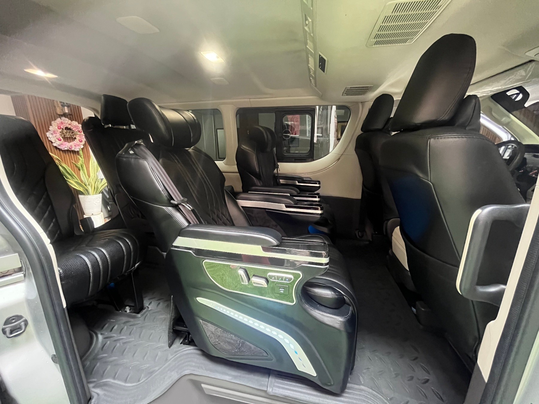 Get Used Toyota Hiace 52290 Price & Sellers Information | Carmudi