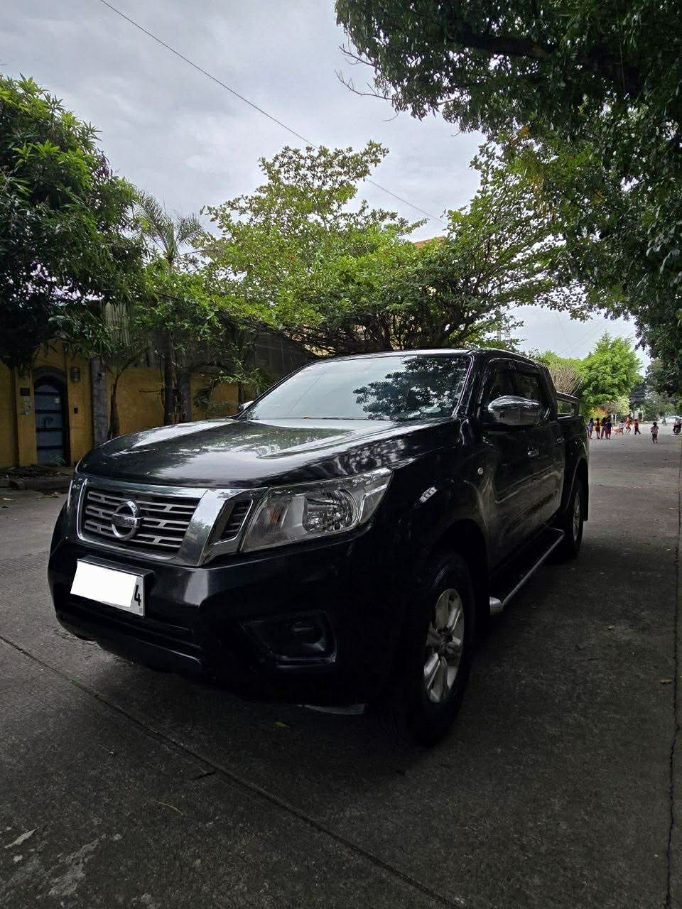 Nissan Navara 2.5L VE Calibre AT 4x2 Price & Specs Philippines ...