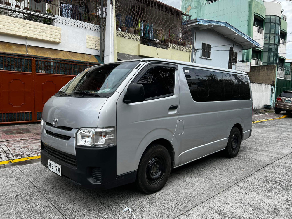 Toyota Hiace Commuter Deluxe Price & Specs Philippines | Carmudi.com.ph