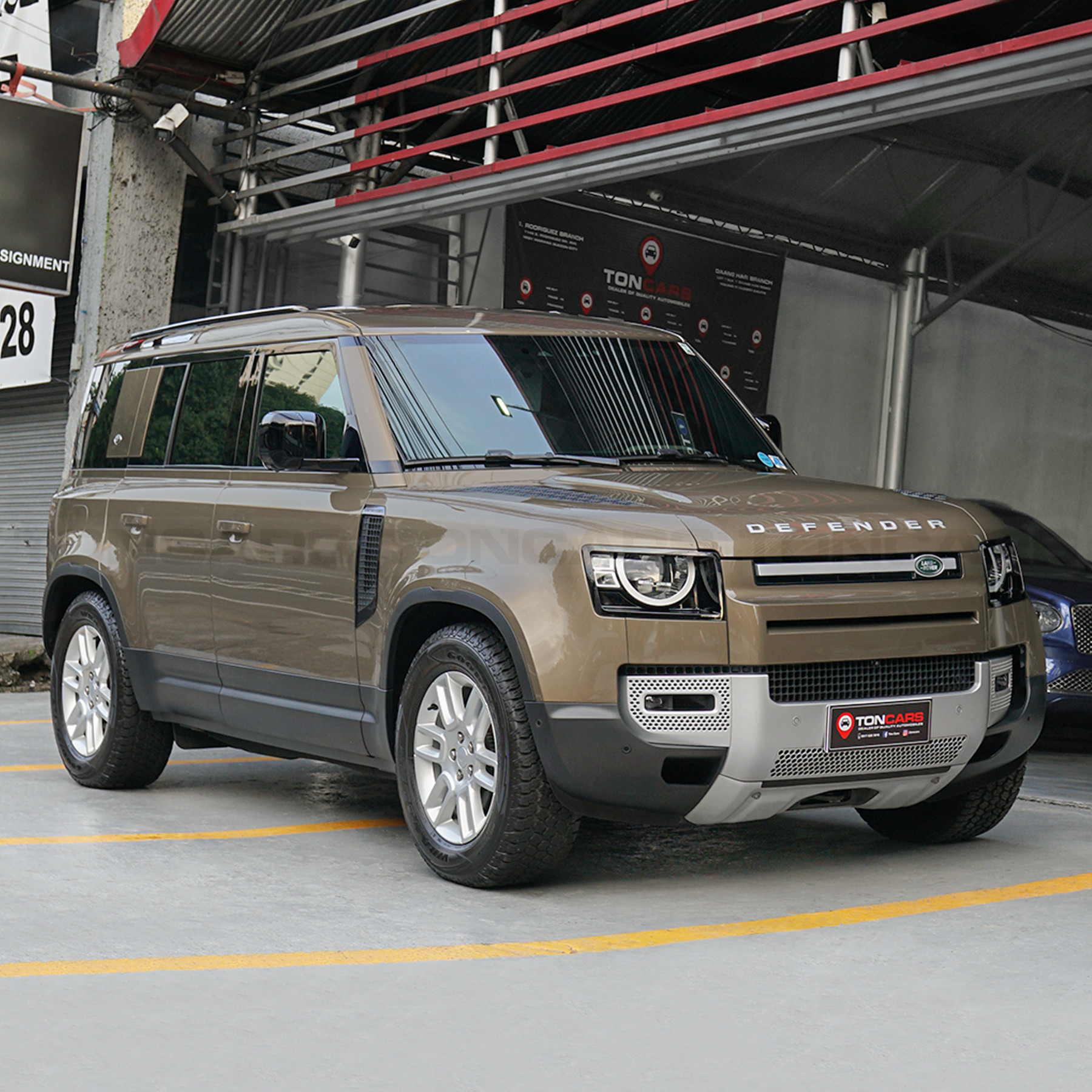 Land Rover Defender 90 Price in Quezon City, Downpayment & Monthly ...