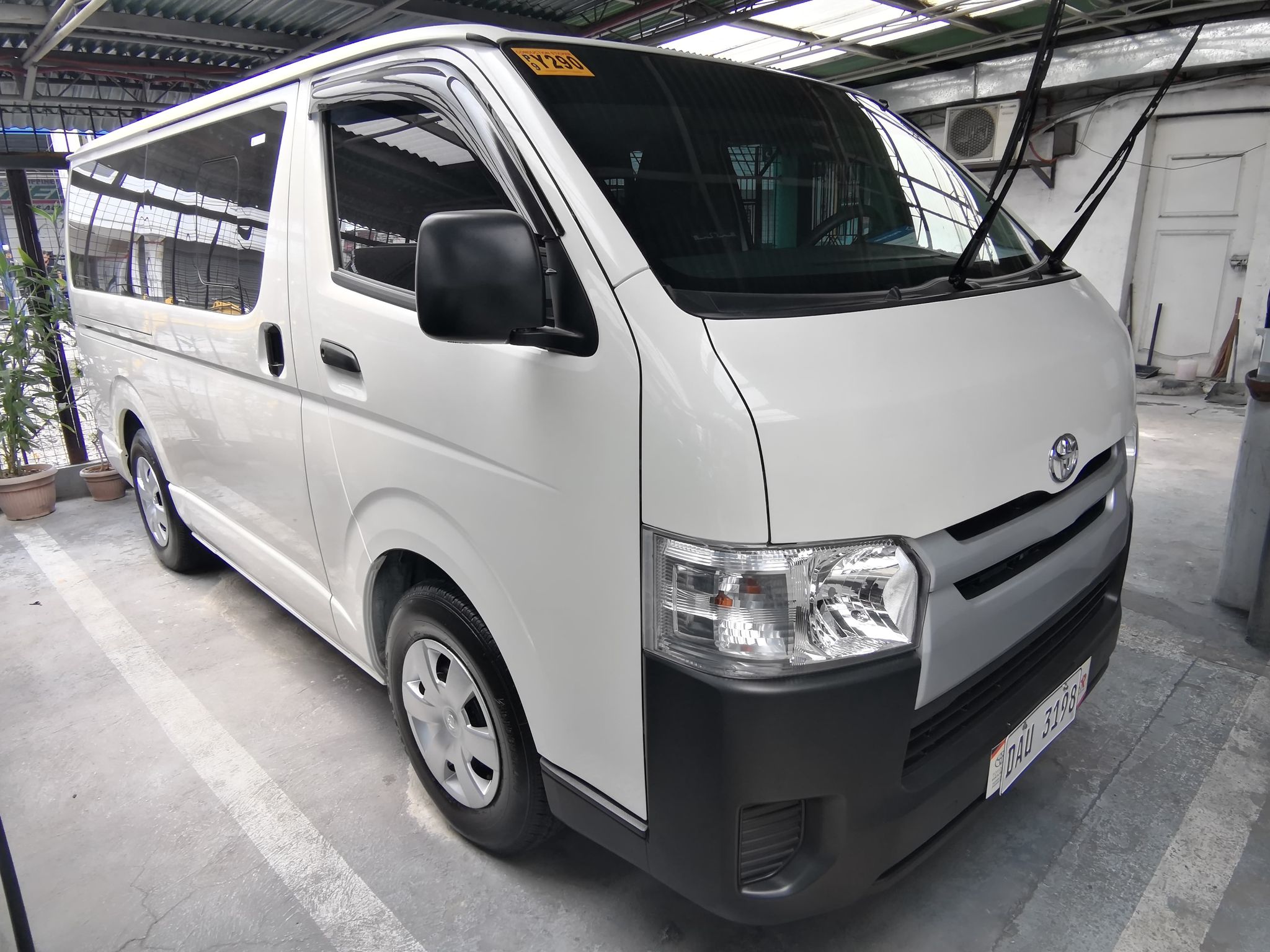Toyota Hiace 2021 Interior & Exterior Images, Colors & Video Gallery ...