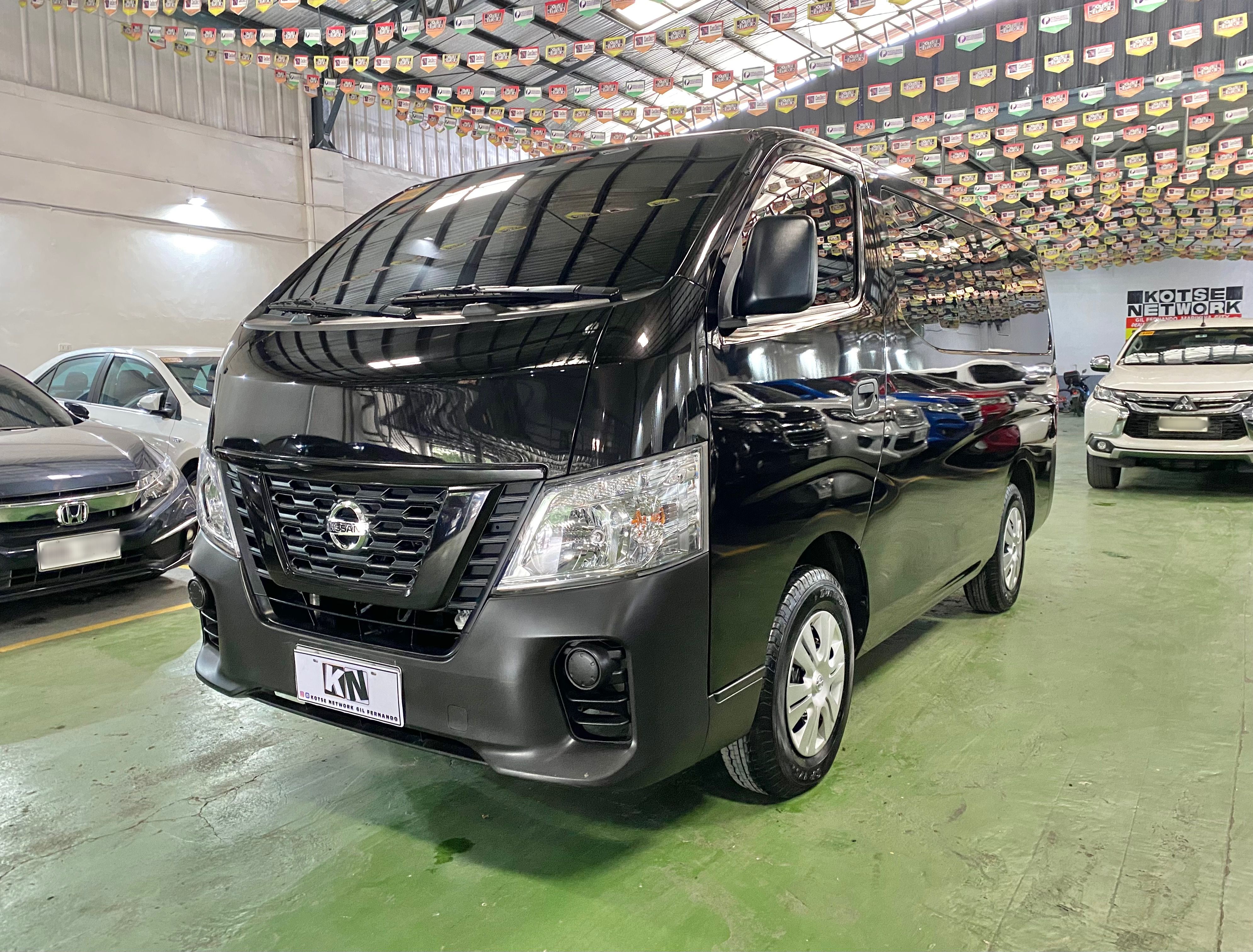 Nissan NV350 Urvan Premium A/T 15-Seater Price & Specs Philippines ...