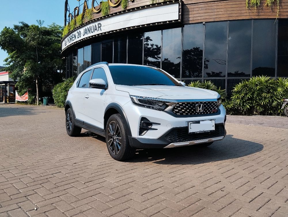 Compare Honda HRV vs Honda WR-V Comparison - Prices, Specs, Features