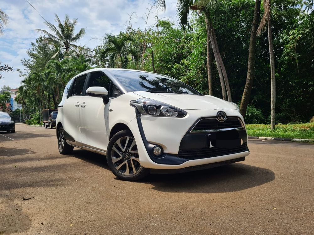 Spesifikasi Toyota Sienta - konfigurasi & Fitur | Oto