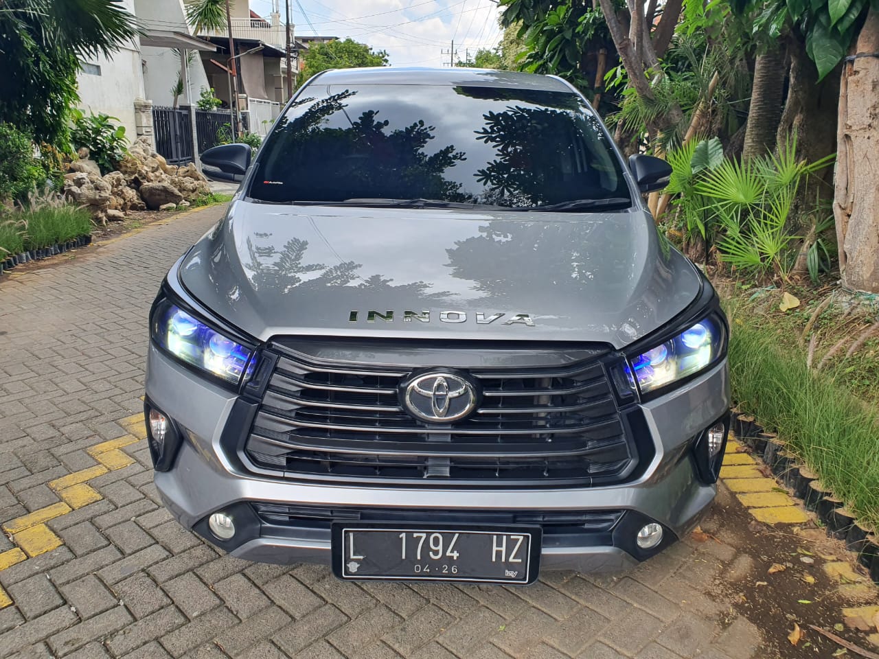 Berapa konsumsi BBM Toyota Kijang Innova? - Oto