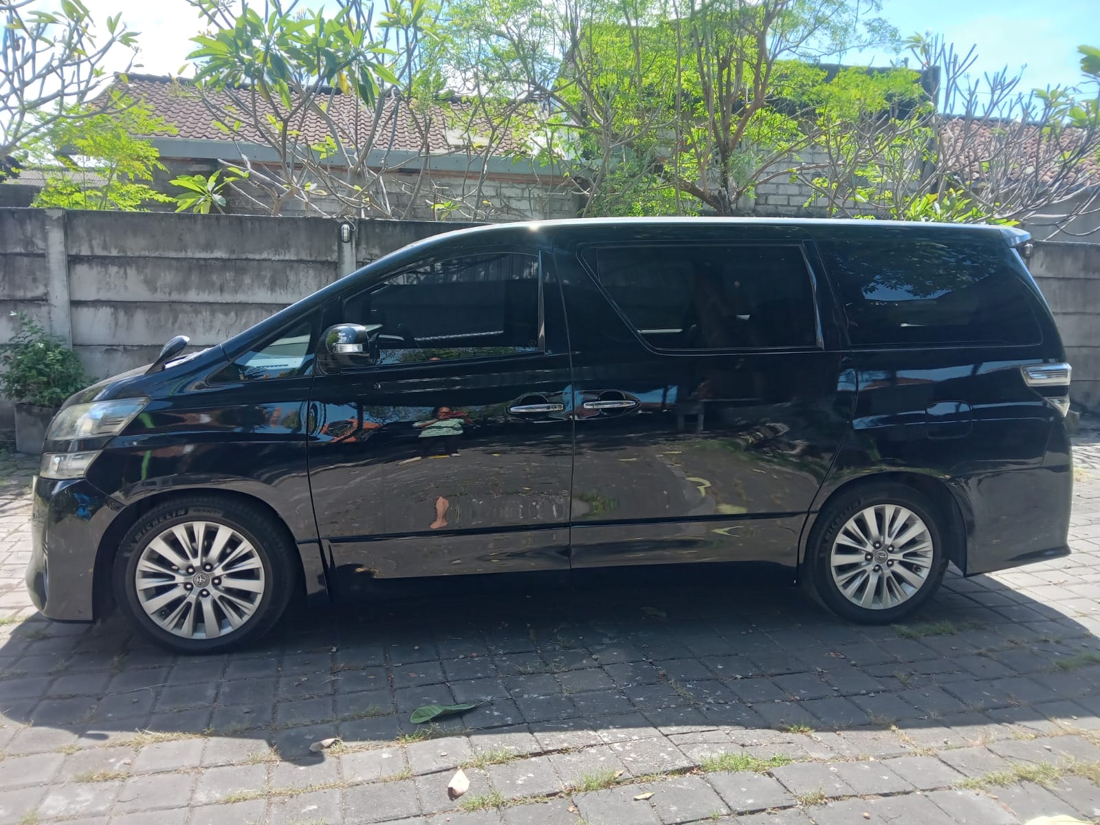 Dapatkan Informasi Harga & Penjual Mobil Bekas Toyota Vellfire 2012 ...