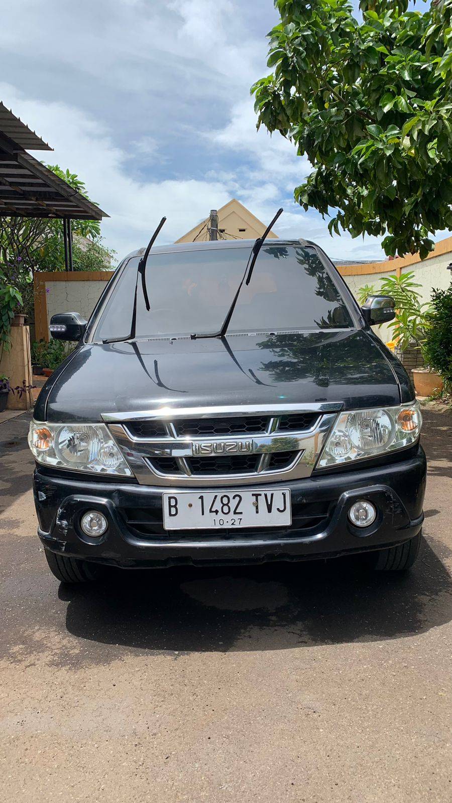 Discontinued Isuzu Panther LM SMART TURBO 2.5L MT Features & Specs | Oto