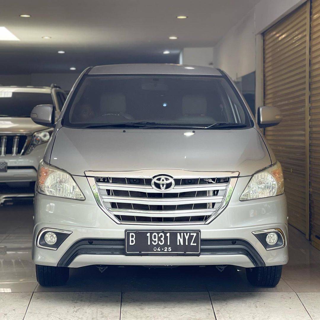 Harga OTR Toyota Kijang Innova Zenix Hybrid EV 2023 di Batam - Simulasi Kredit & Cicilan | Oto