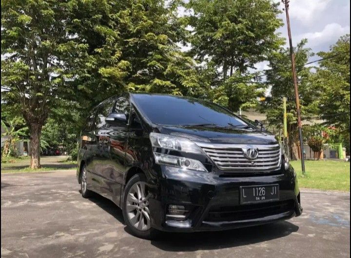Toyota Vellfire Colors, Pick from 4 color options | Oto