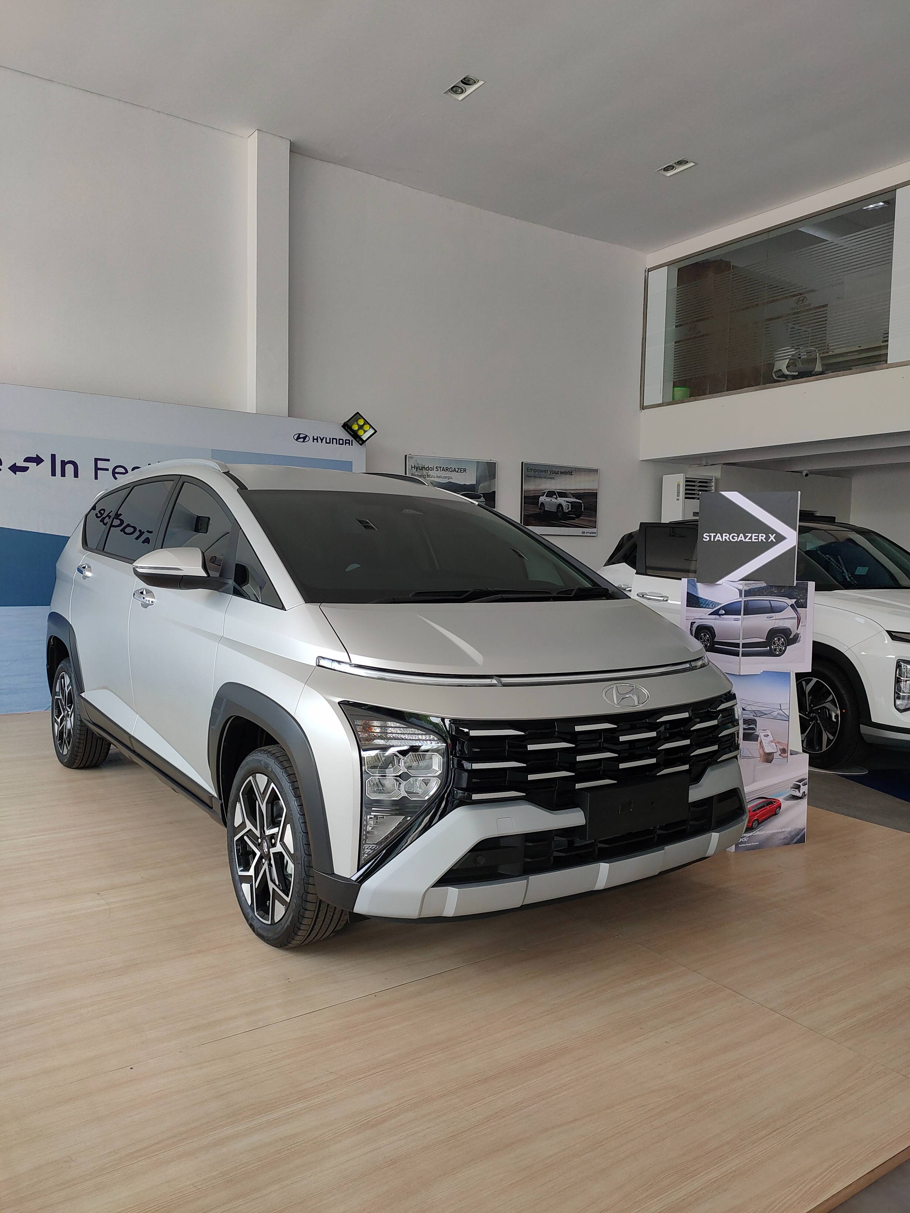 Hyundai Stargazer X vs Neta L - Which is Better?