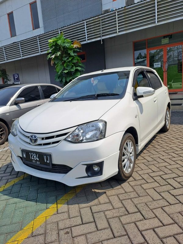 Spesifikasi Toyota Etios Valco - konfigurasi & Fitur | Oto