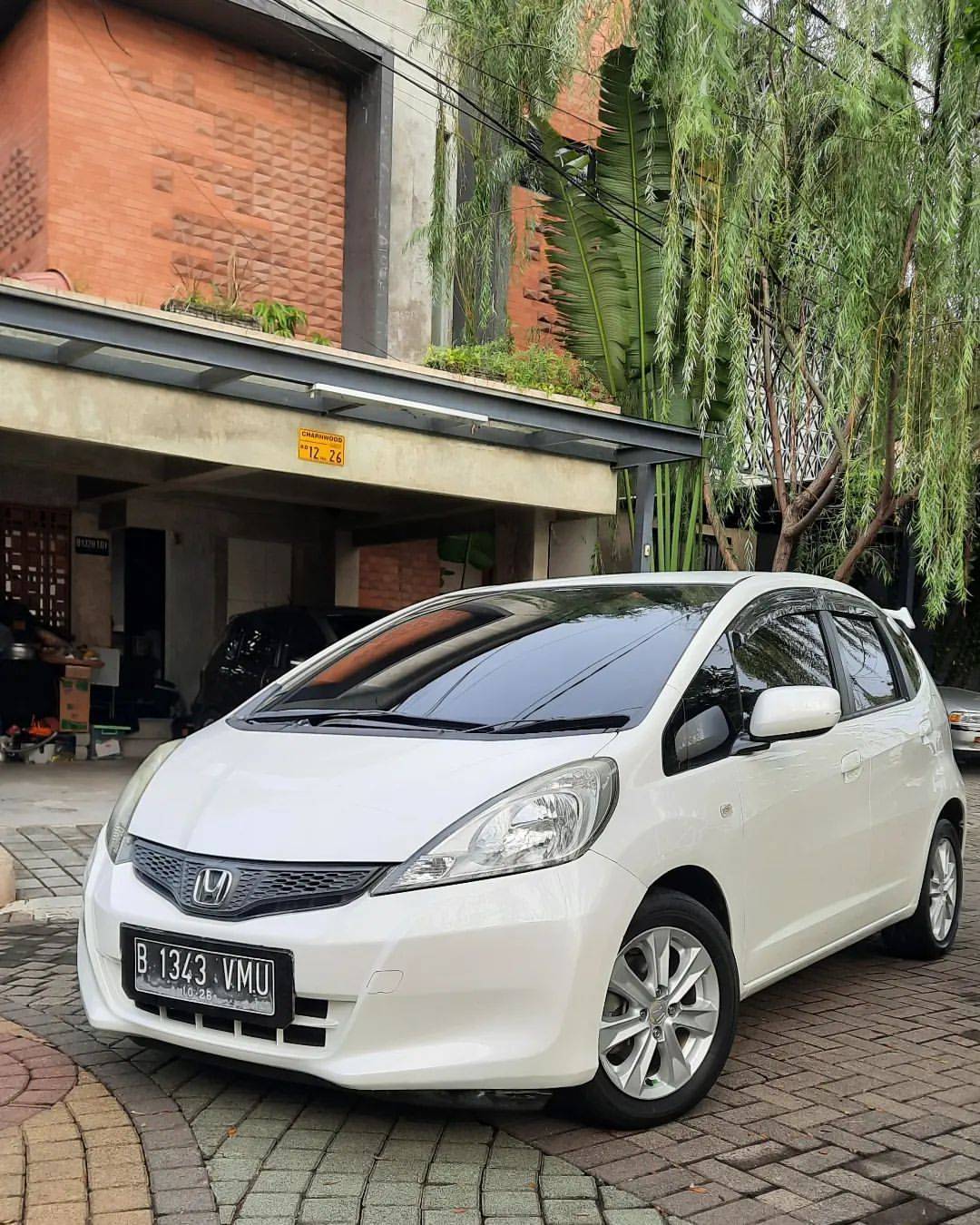 Harga OTR Honda Jazz - Simulasi Kredit & Cicilan | Oto