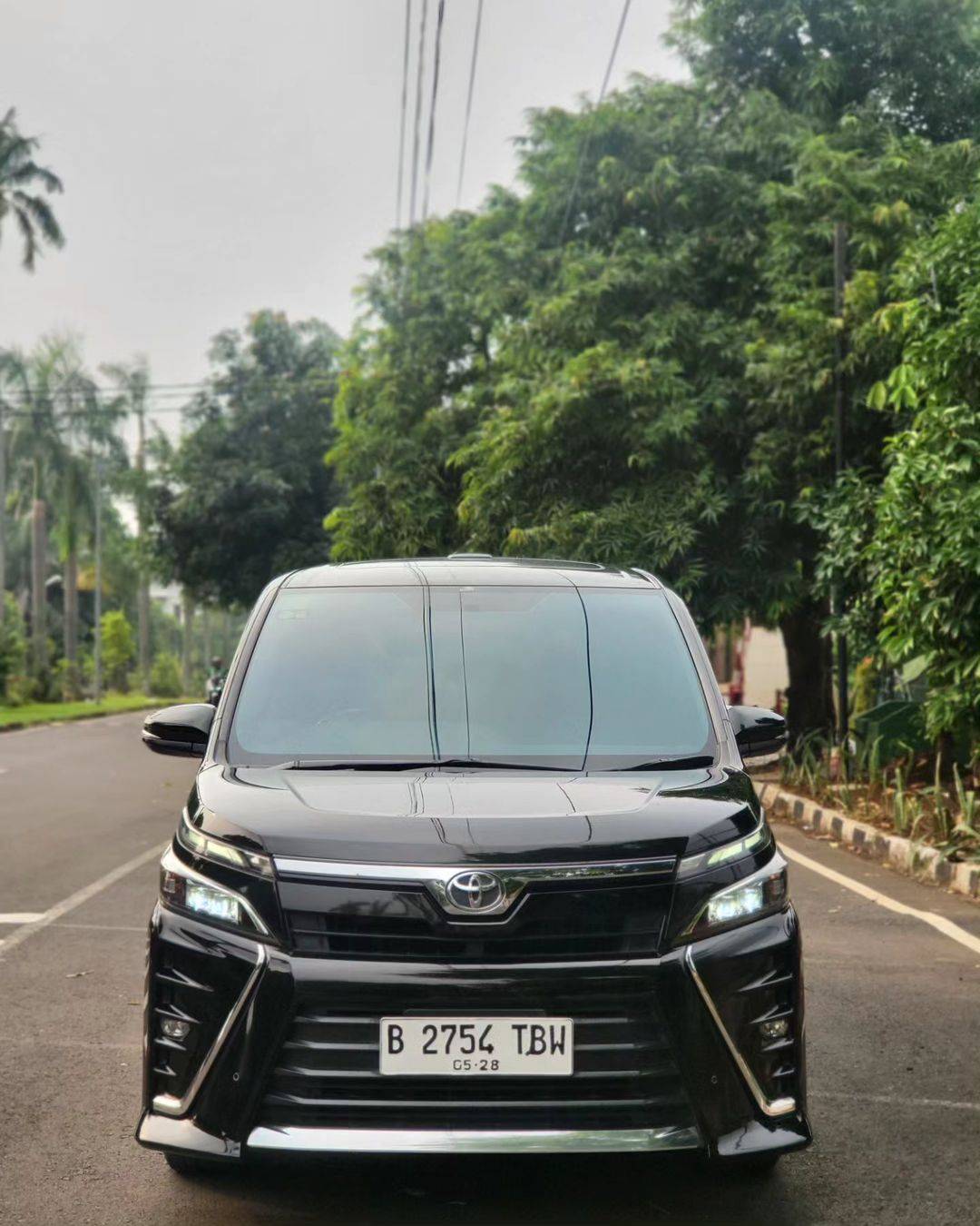 Spesifikasi Toyota Voxy 2024 - konfigurasi & Fitur | Oto