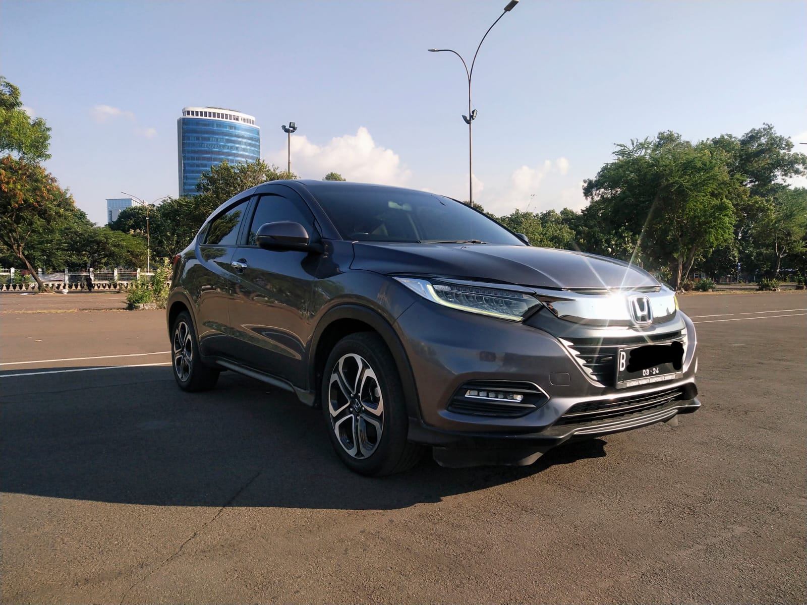 Gambar Honda HRV 2024 - Lihat Foto Interior & Eksterior | Oto