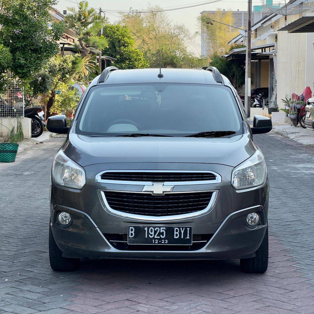 Spesifikasi Chevrolet Spin - konfigurasi & Fitur | Oto