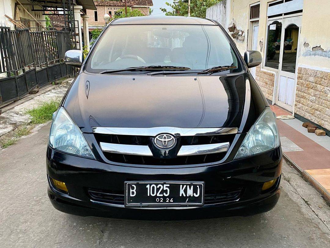 Spesifikasi Toyota Kijang Innova Zenix 2025 - konfigurasi & Fitur | Oto