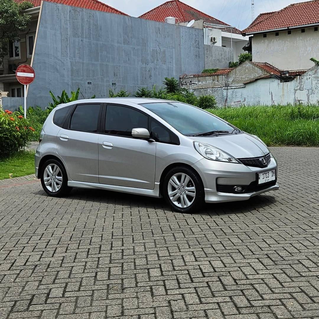 Dapatkan Informasi Harga & Penjual Mobil Bekas Honda Jazz 2012 659675 | Zigwheels