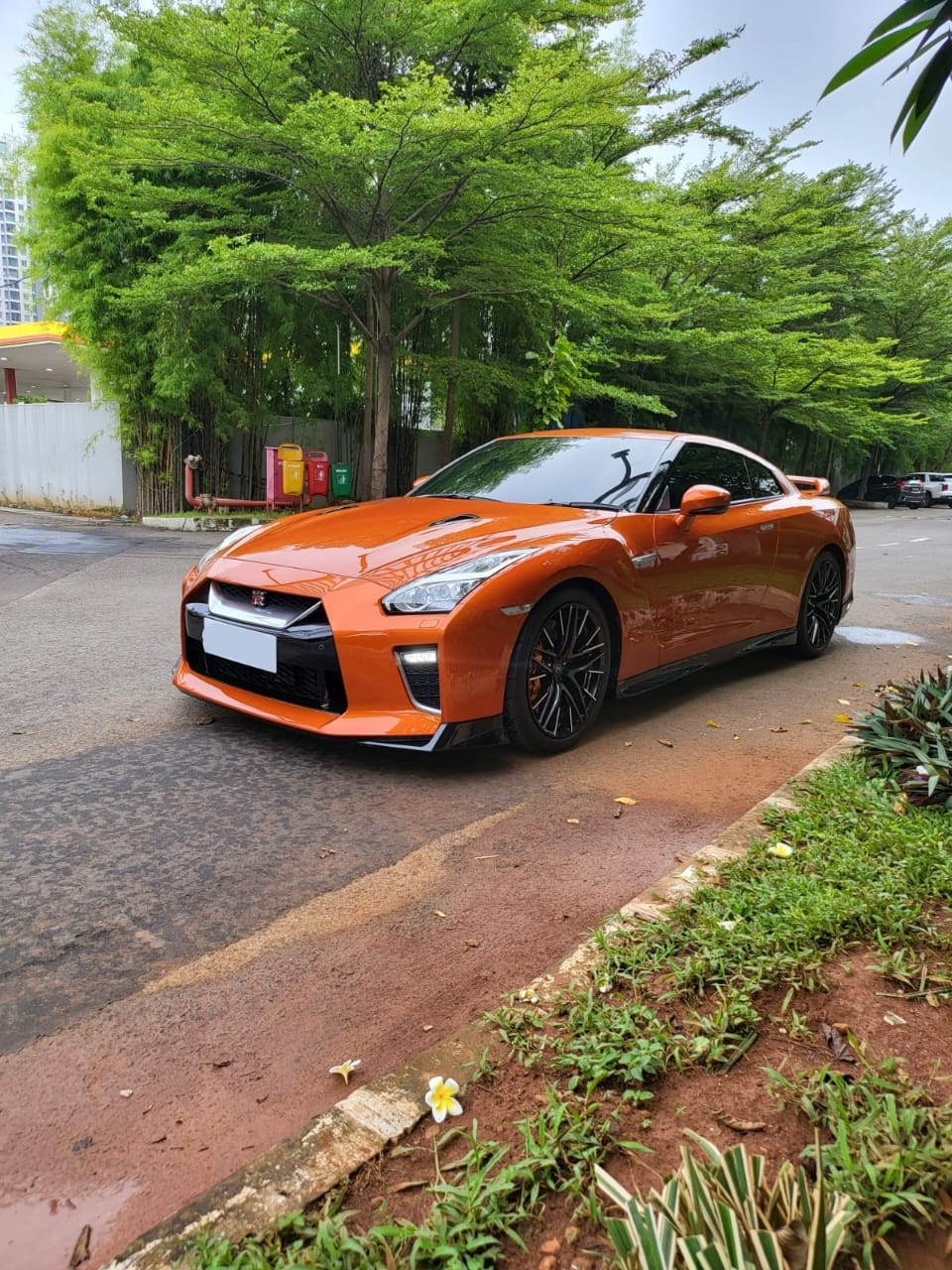 Discontinued Nissan GTR Features & Specs | Oto