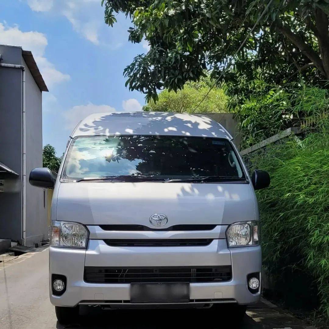 Spesifikasi Toyota Hiace 2024 - konfigurasi & Fitur | Oto