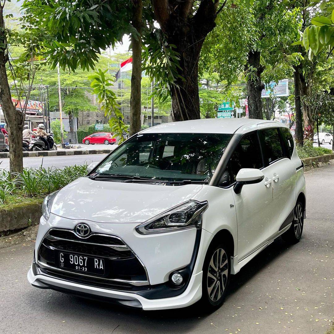Discontinued Toyota Sienta 1.5 Q CVT FROMAGE TRIM Features & Specs | Oto