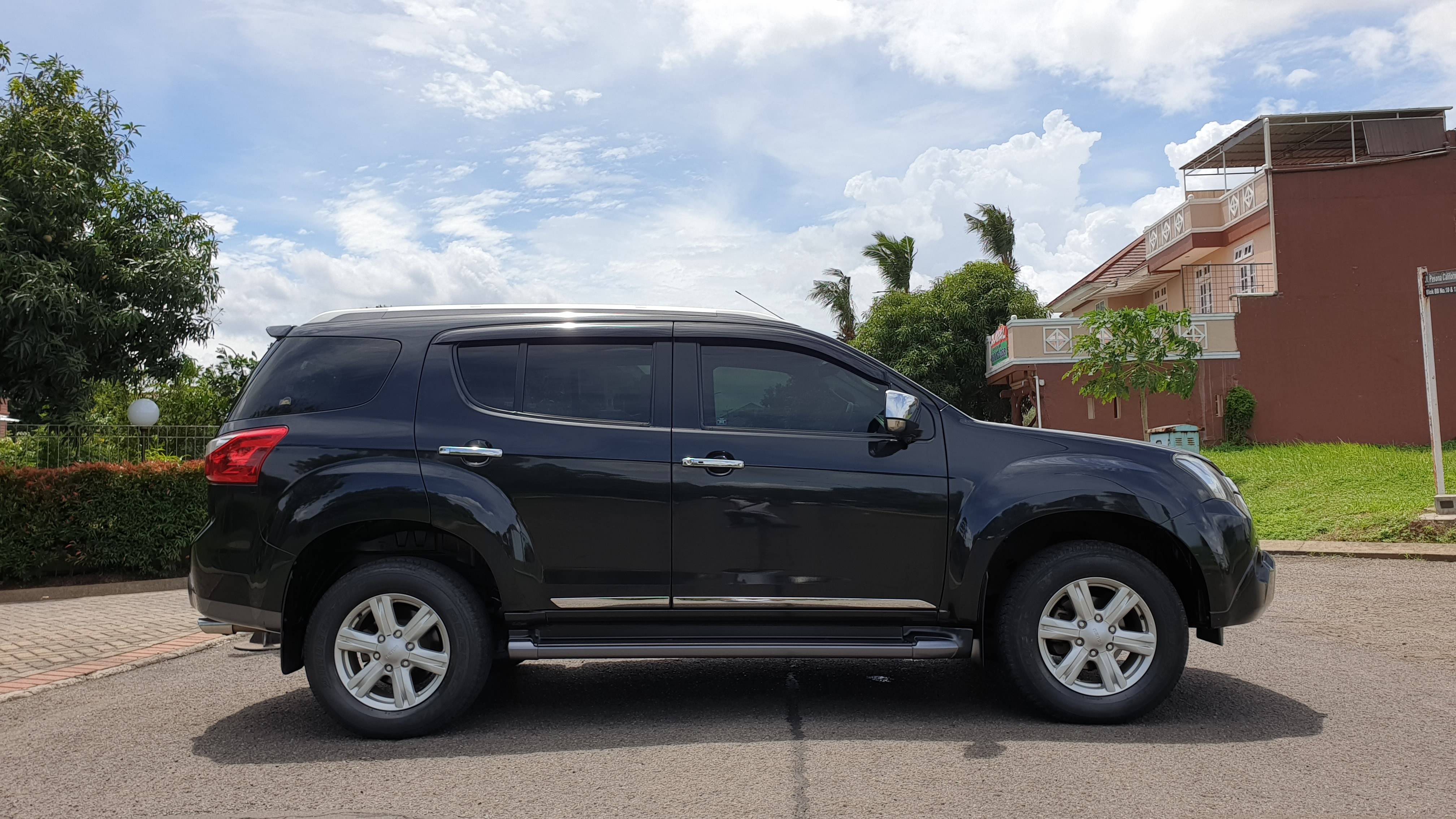 Isuzu MuX 2021 Harga, Review, Spesifikasi & Promo September - Zigwheels ...