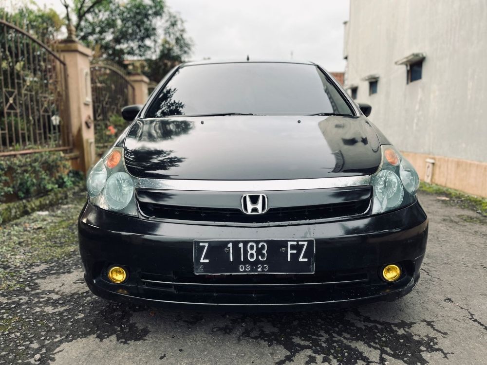 Honda Stream Images - Check Interior & Exterior Photos | OtO