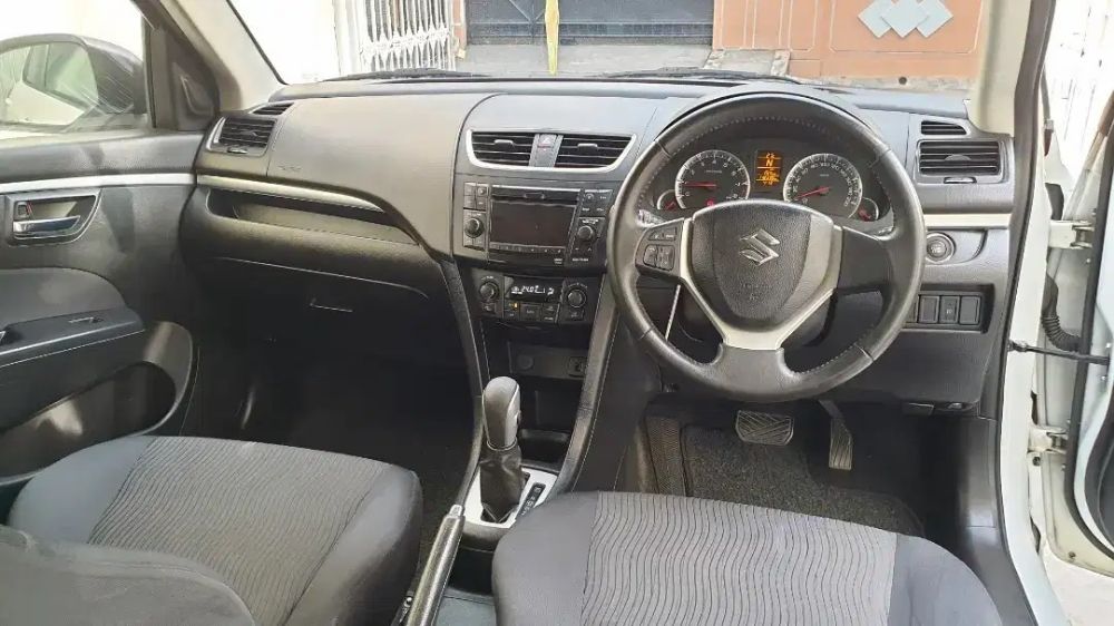 Suzuki Swift 2024 Colors, Pick from 8 color options | Oto