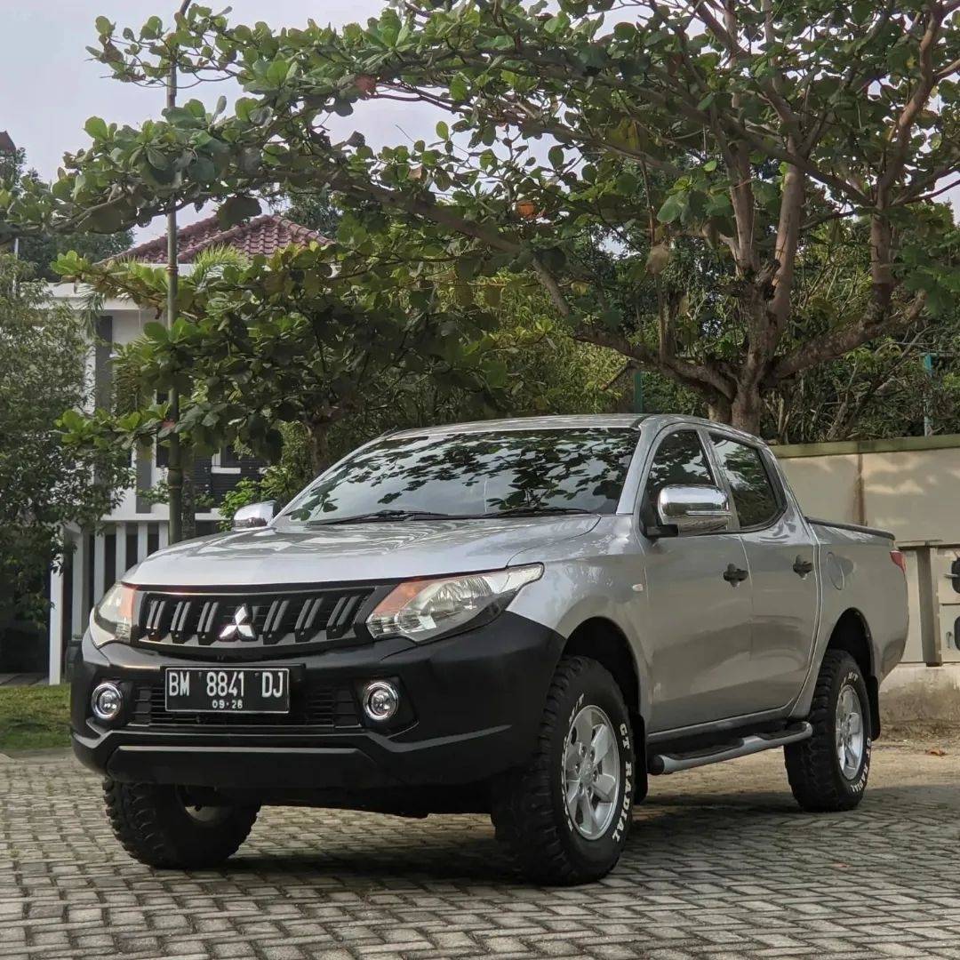 Discontinued Mitsubishi Strada Features & Specs | Oto
