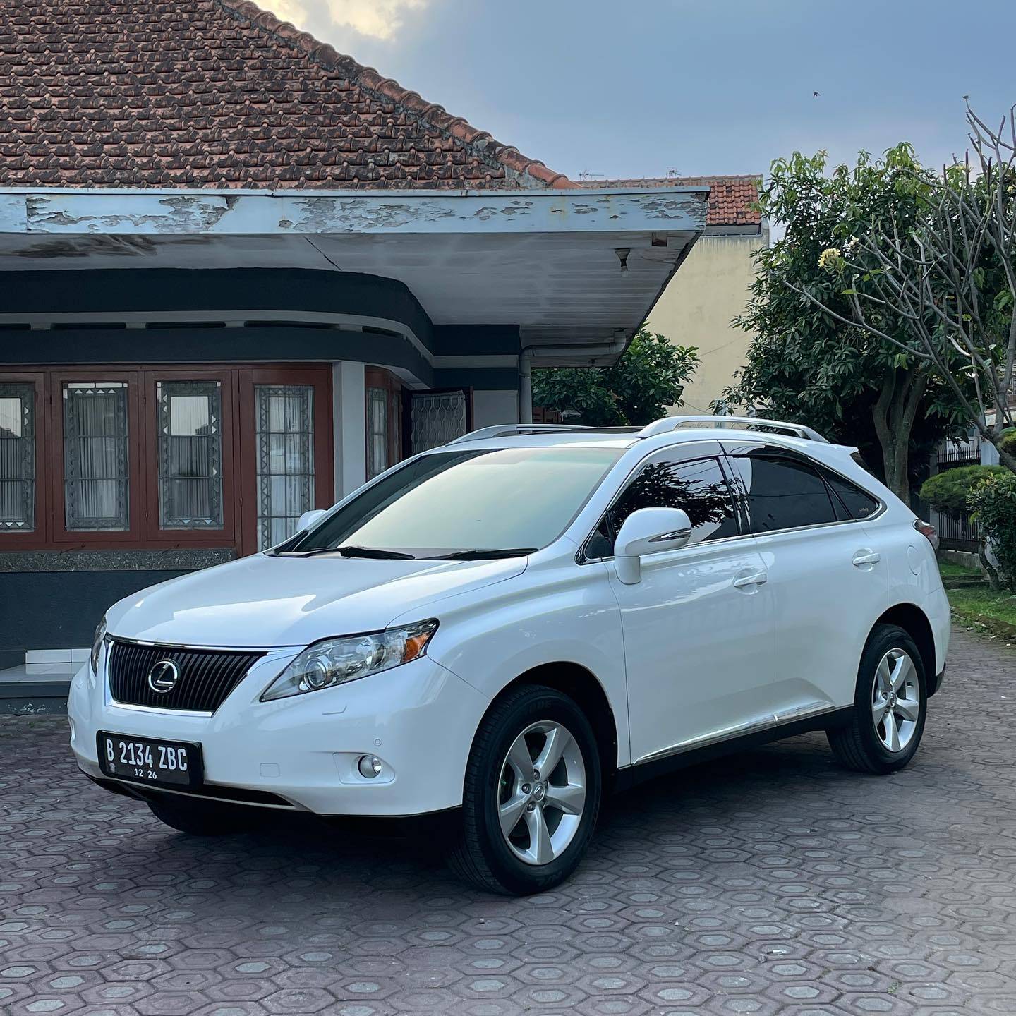 Harga OTR Lexus RX 2024 di Medan - Simulasi Kredit & Cicilan | Oto