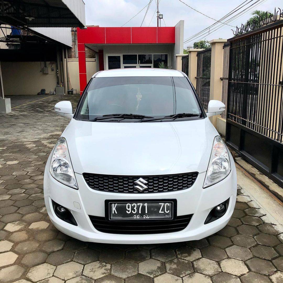 Harga OTR Suzuki Swift 2024 di Kudus - Simulasi Kredit & Cicilan | Oto