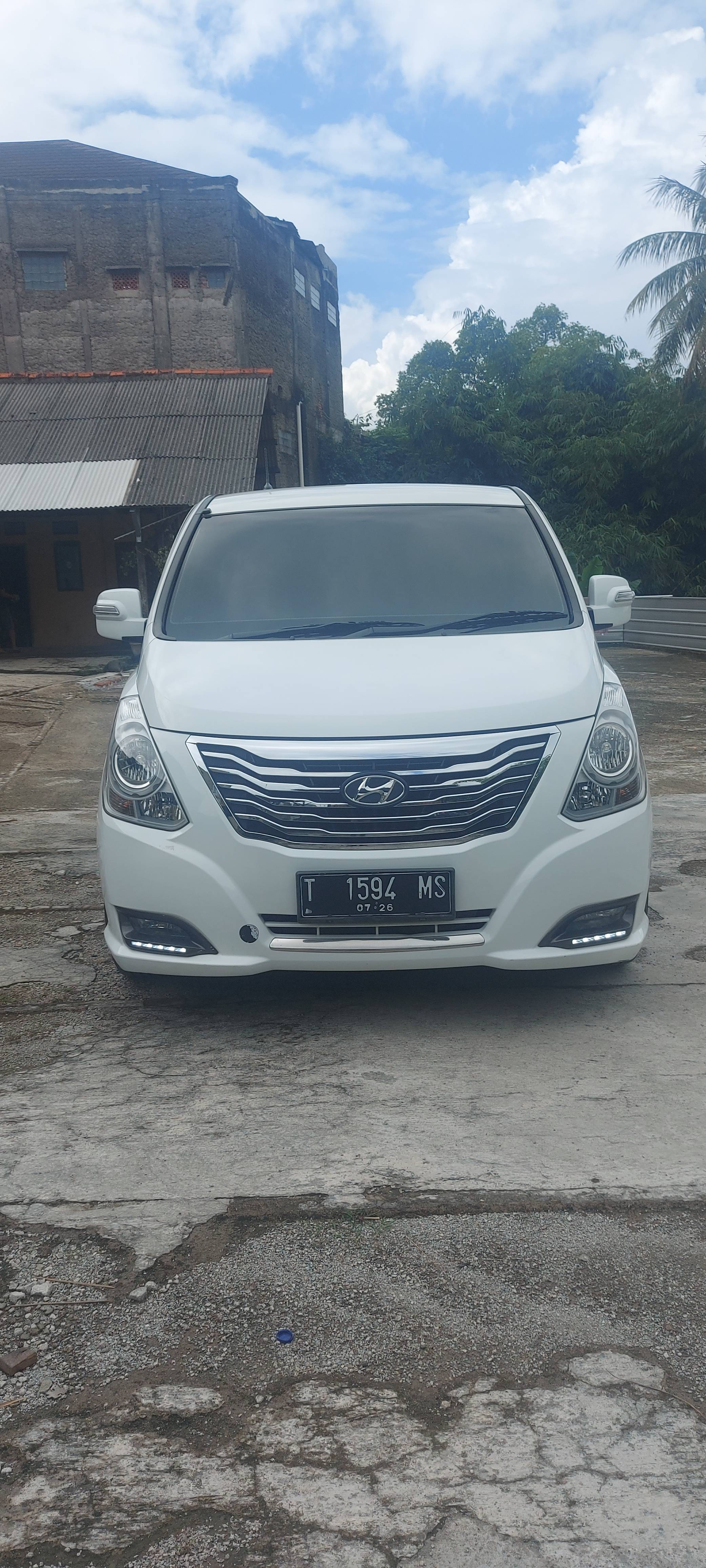 Hyundai H1 Price, Review, Specifications & August Promo - Zigwheels ...