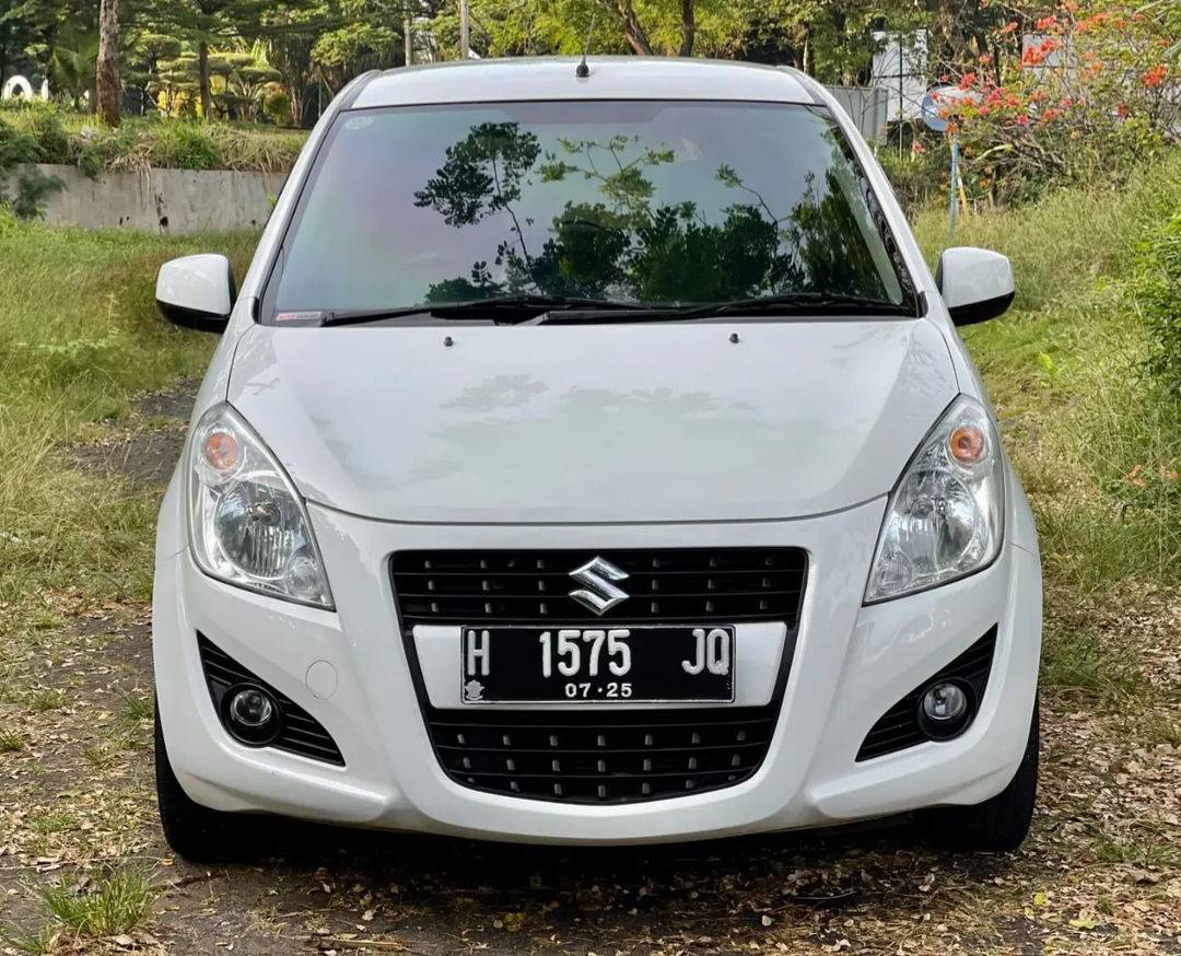 Suzuki Splash Images - Check Interior & Exterior Photos | OtO