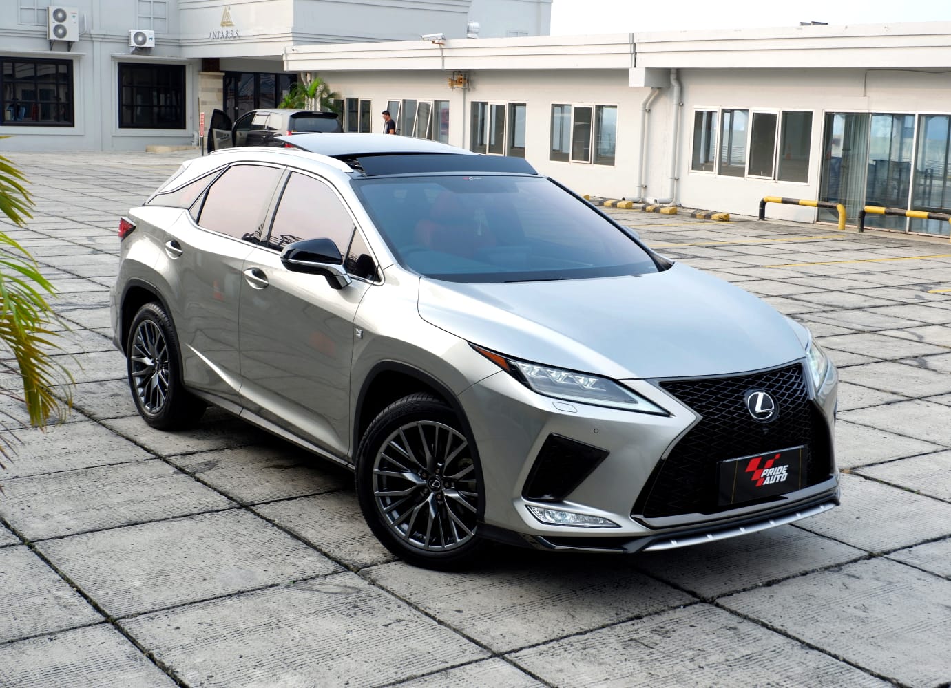 Harga OTR Lexus RX 2023 di Manado - Simulasi Kredit & Cicilan | Oto