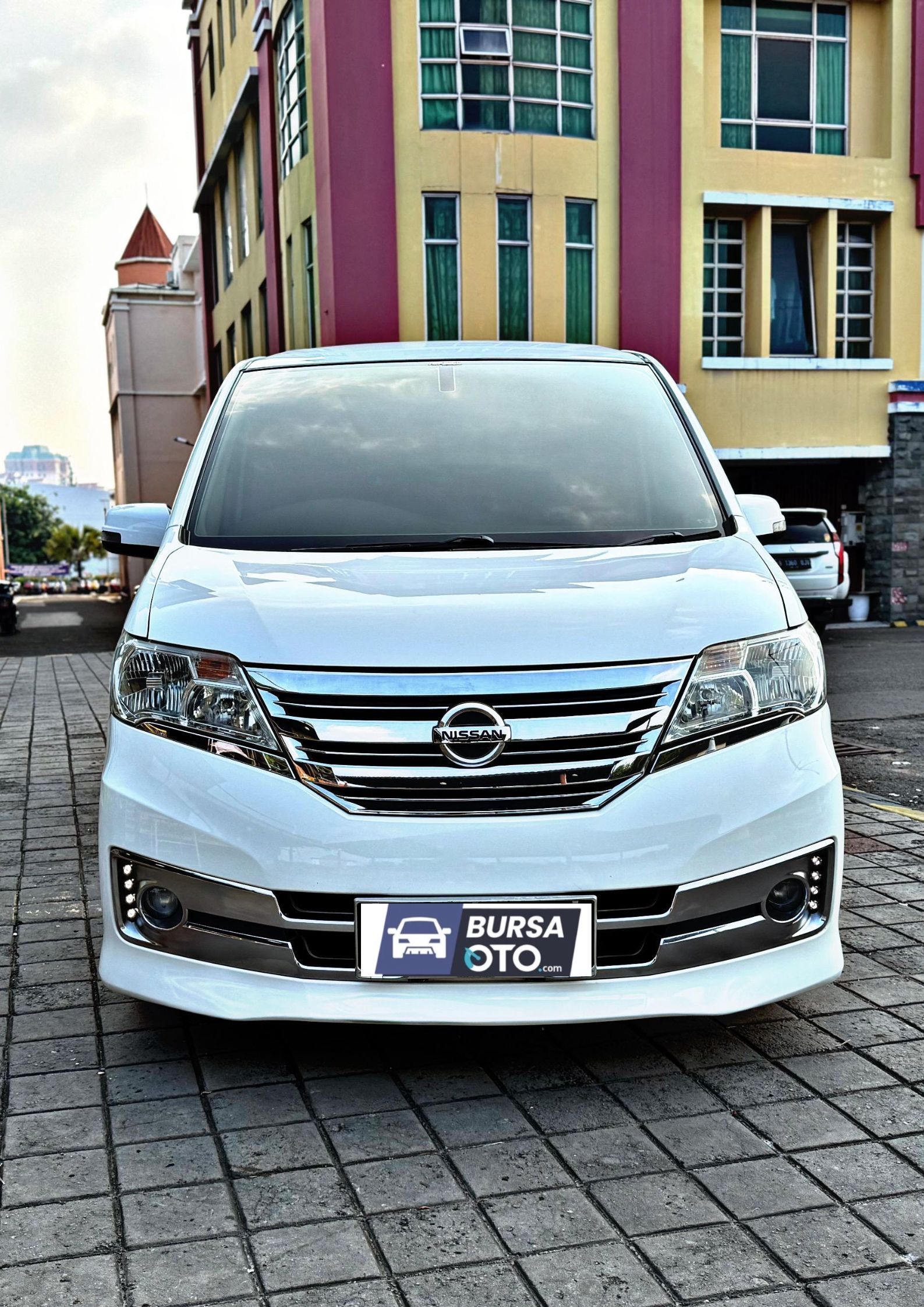 Dapatkan Informasi Harga & Penjual Mobil Bekas Nissan Serena 2013 ...