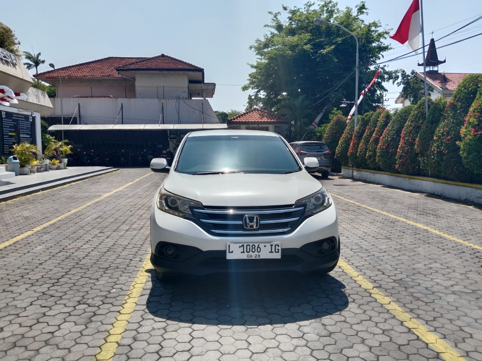 Compare Honda CR-V vs Volkswagen Tiguan Allspace Comparison - Prices ...