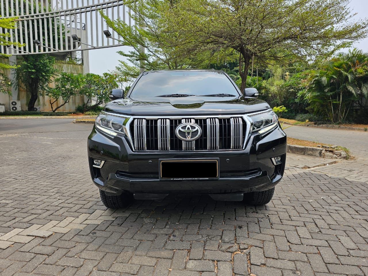 Toyota Land Cruiser Prado Colors, Pick from 0 color options | Oto